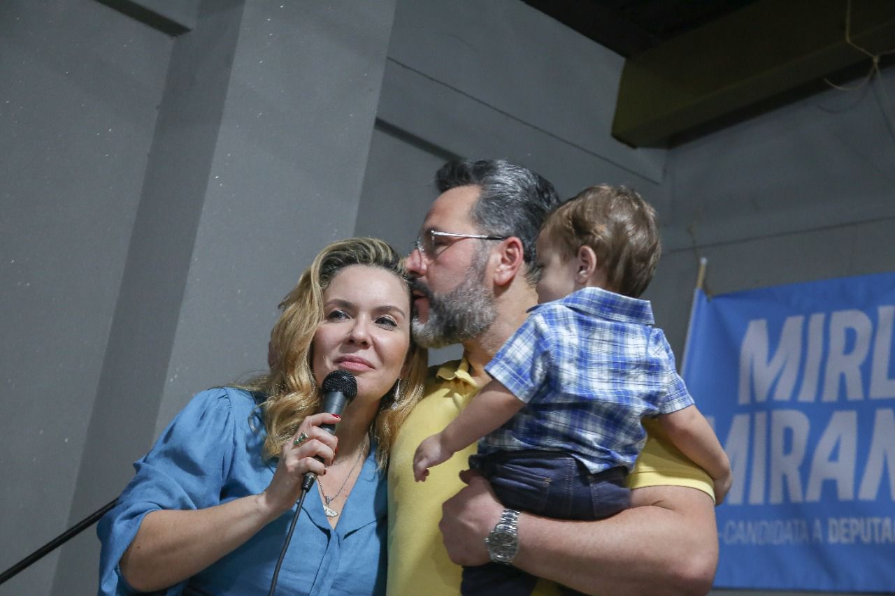 Desafio lançado: Alan Rick mira o Senado enquanto a irmã, Mirla Miranda ...