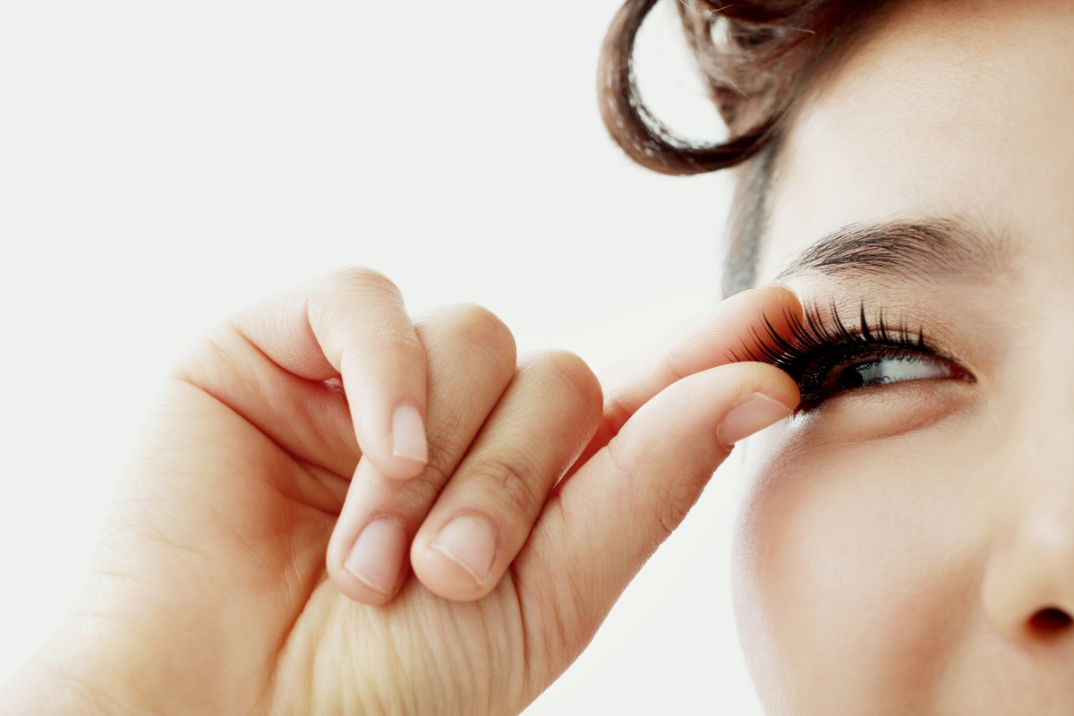 Oftalmologista ensina a usar cílio postiço sem colocar olhos em risco ...