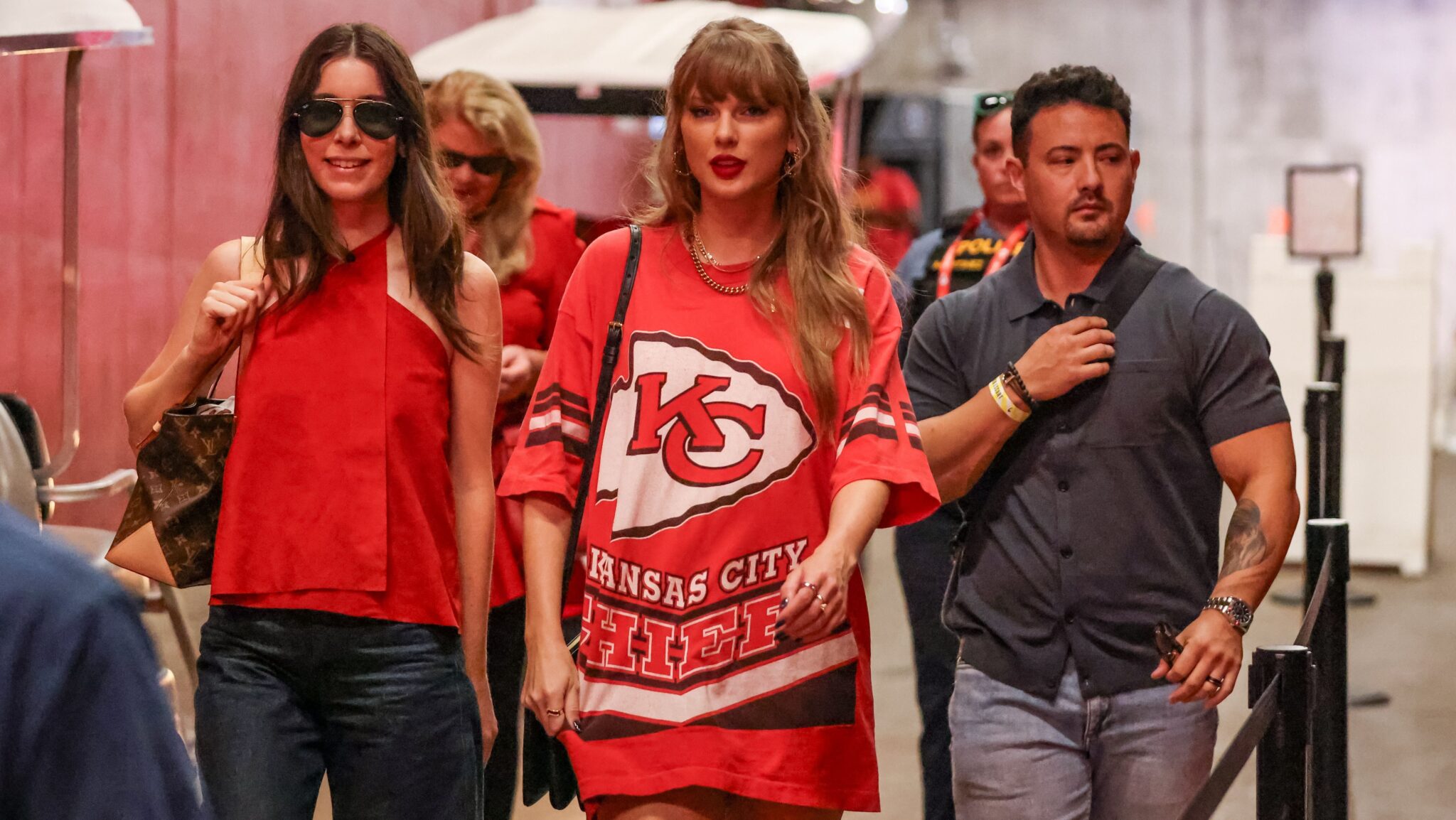NFL prepara esquema de segurança para Taylor Swift em jogo no Brasil ...