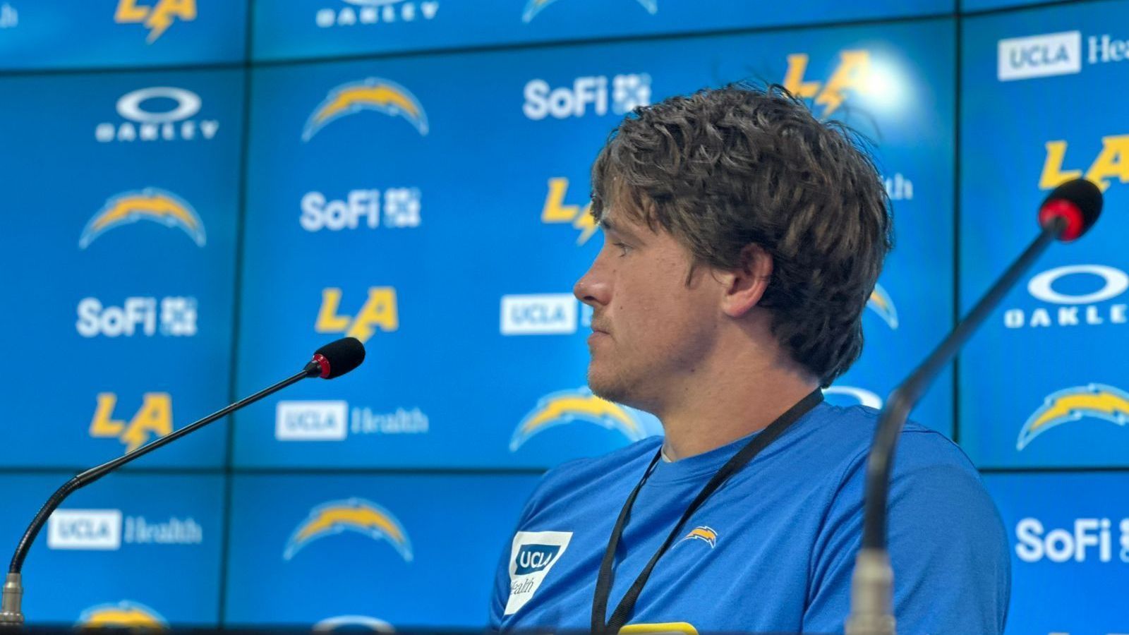 QB dos Chargers analisa gramado da Arena: “Teremos que nos acostumar ...