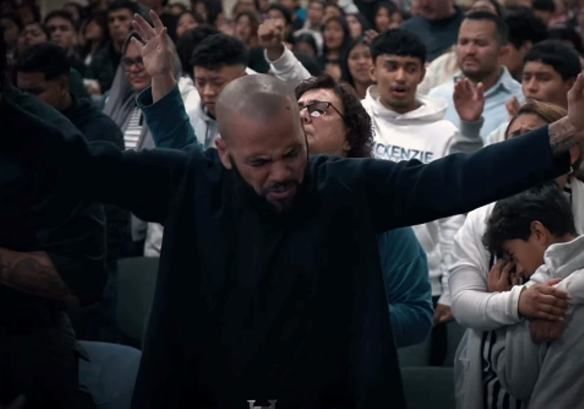 Vídeo: Daniel Alves prega durante culto na Espanha após absolvição - O ...