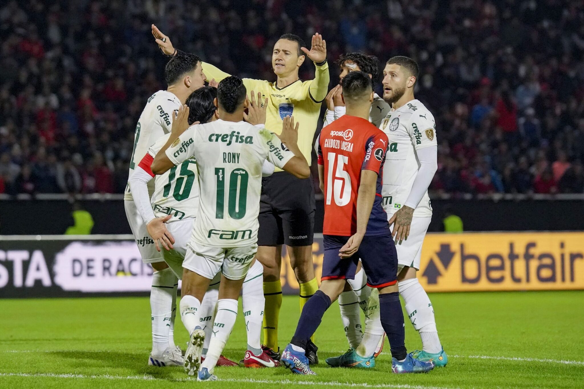 Única derrota do Palmeiras apitada por Roldán foi contra a LDU - O SERINGAL